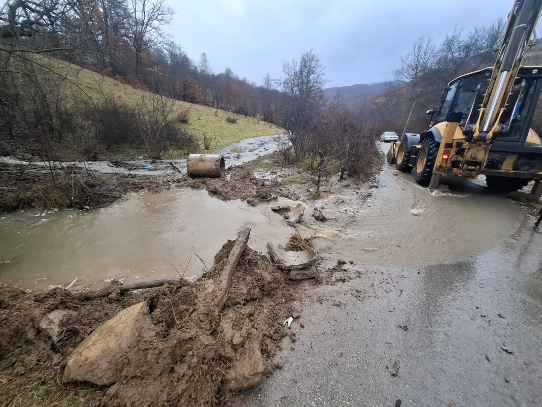 I U PETNJICI ODRONI, POPLAVE I KLIZIŠTA - Radio Petnjica